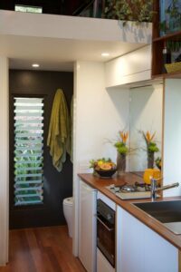 Portal une mini maison sur roues avec un lit rétractable - Tiny House France